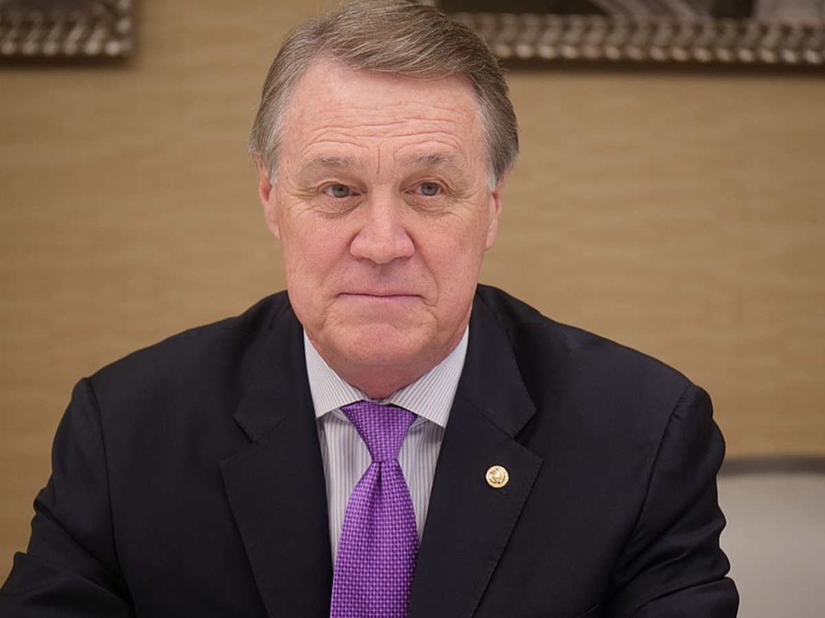 Senator Procrastinated About Selling Stock Until He Got A Cryptic E ...