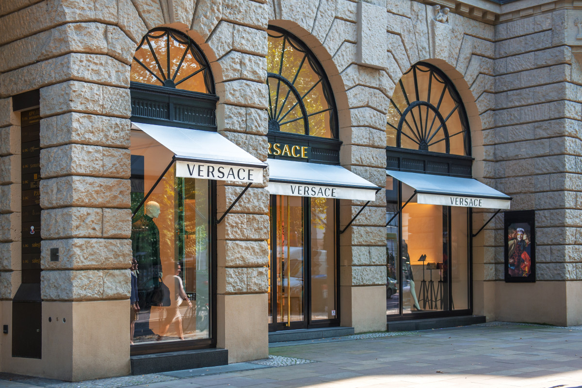 Prada Pays $1.4 Billion For Versace - Dealbreaker